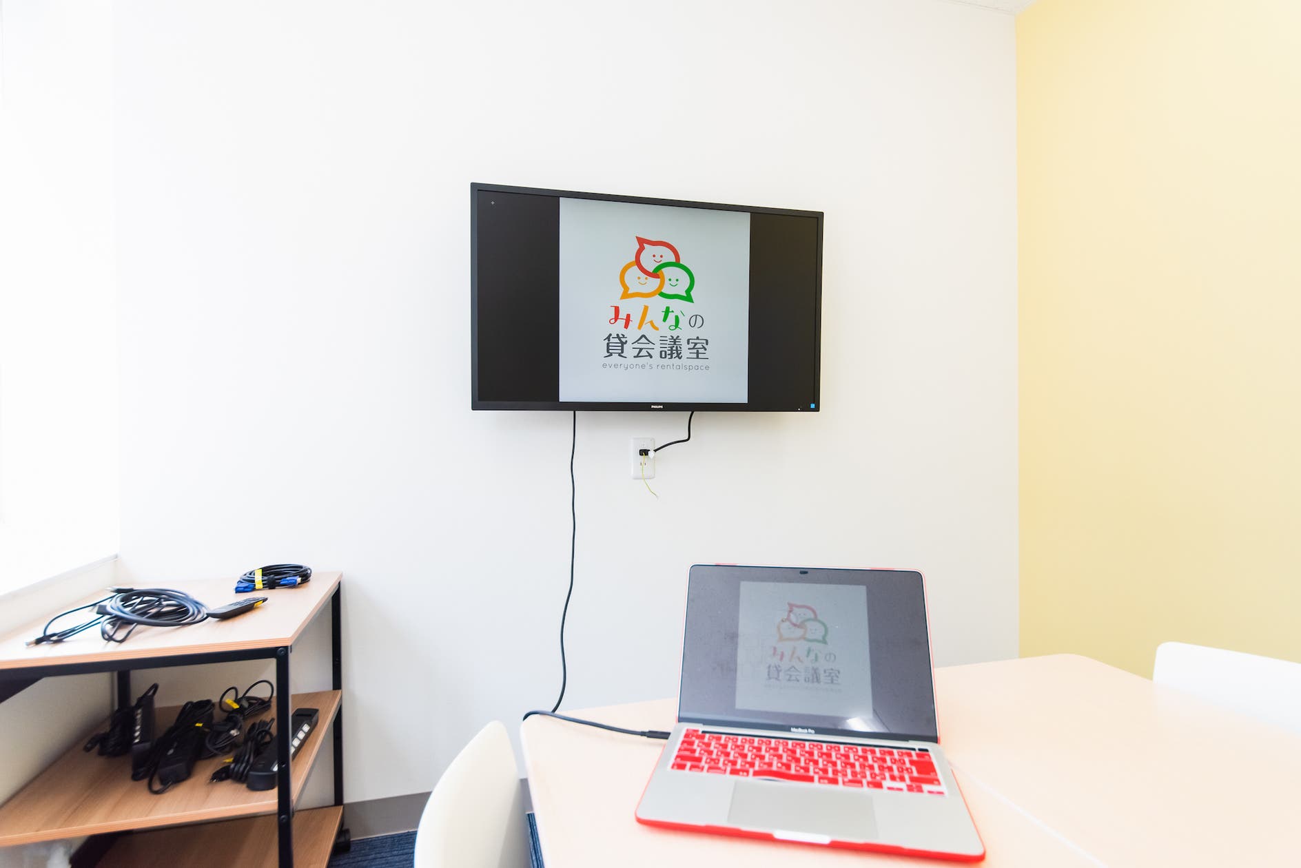 【名古屋の伏見駅徒歩1分】定員12名-モニター含む備品・高速Wi-Fi無料！702会議室の写真9