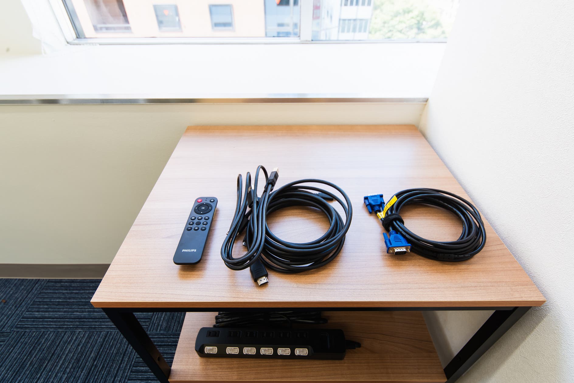 【名古屋の伏見駅徒歩1分】定員12名-モニター含む備品・高速Wi-Fi無料！702会議室の写真17