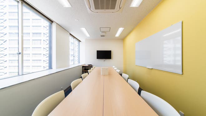 【名古屋の伏見駅徒歩1分】定員12名-モニター含む備品・高速Wi-Fi無料!702会議室の写真1