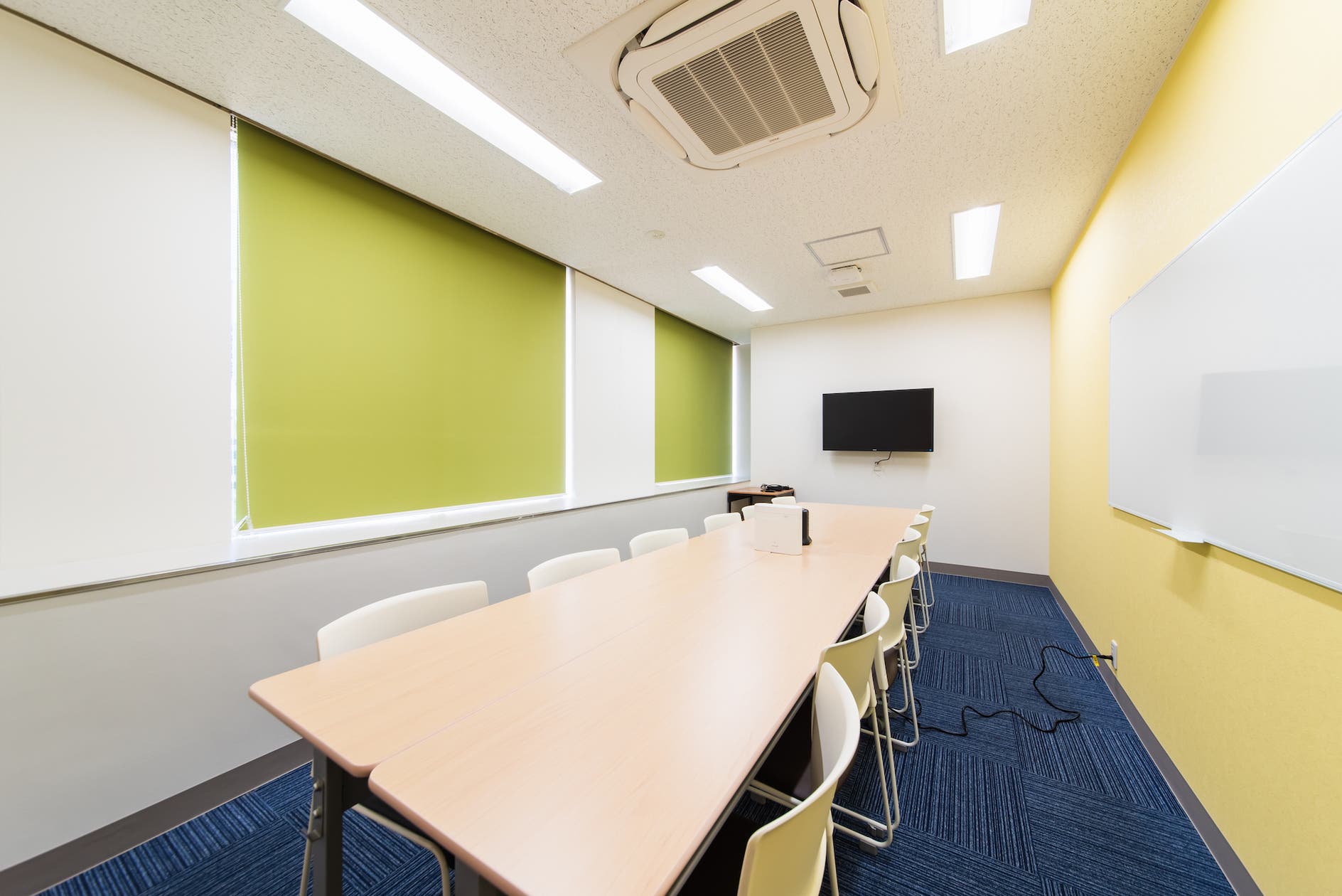 【名古屋の伏見駅徒歩1分】定員12名-モニター含む備品・高速Wi-Fi無料！702会議室の写真6