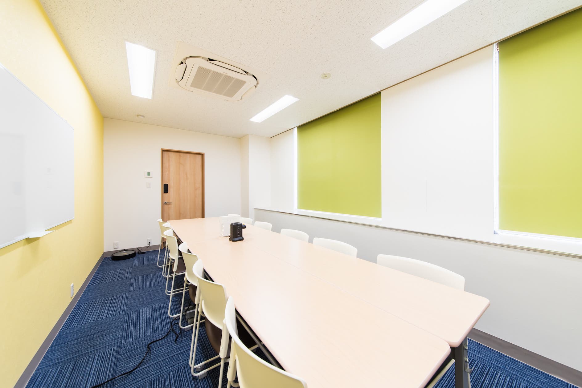 【名古屋の伏見駅徒歩1分】定員12名-モニター含む備品・高速Wi-Fi無料！702会議室の写真5