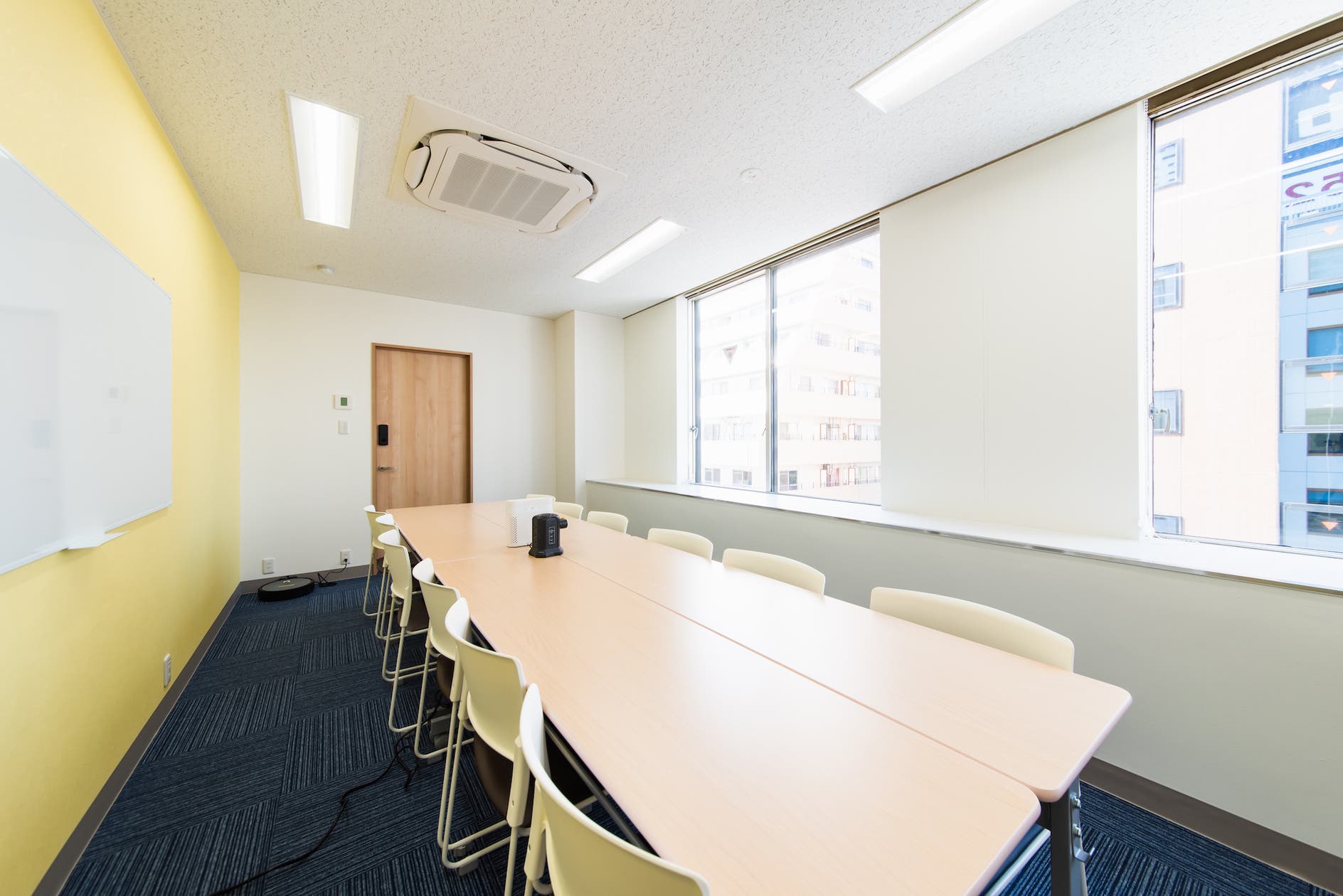 【名古屋の伏見駅徒歩1分】定員12名-モニター含む備品・高速Wi-Fi無料！702会議室の写真4