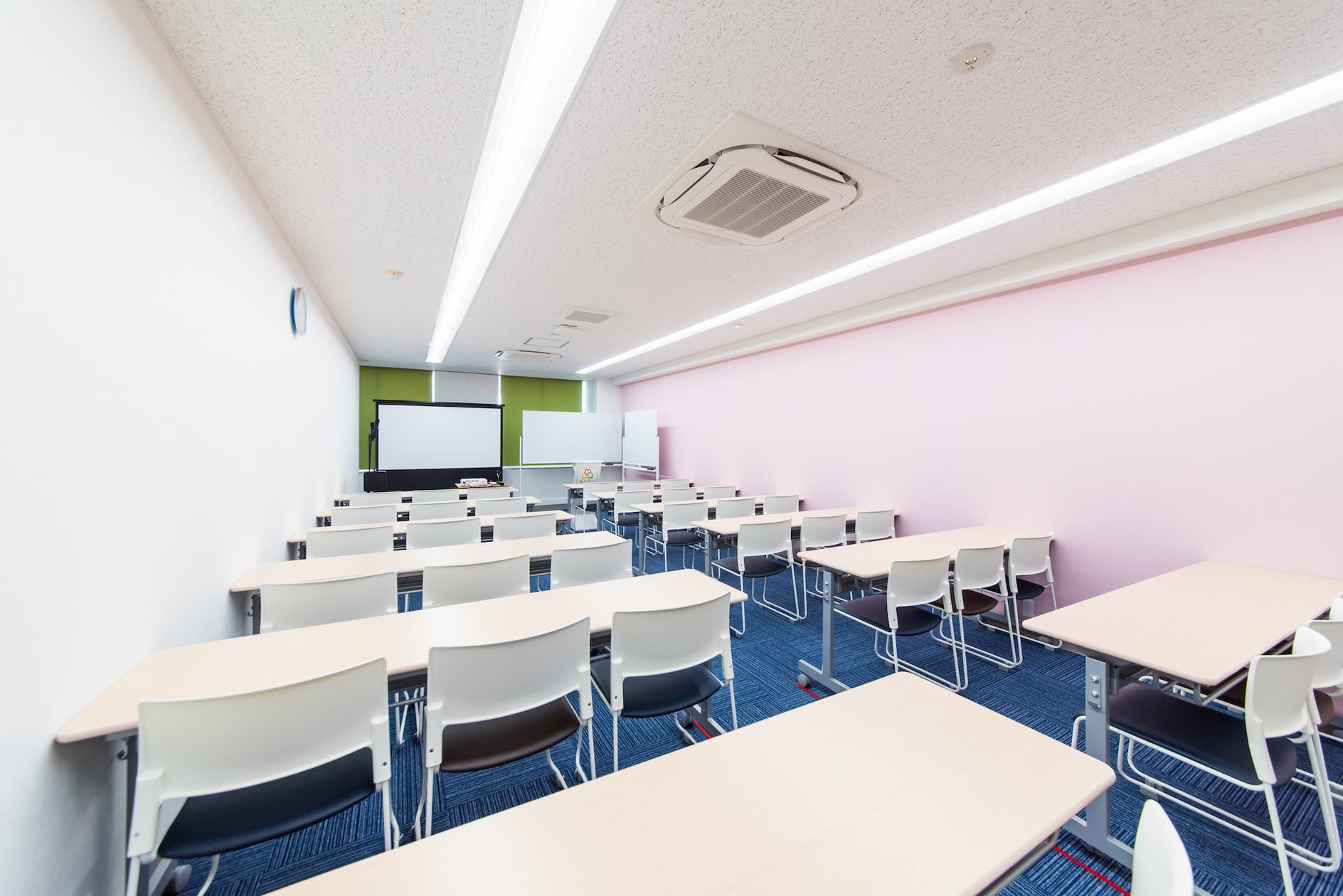 【名古屋の伏見駅徒歩1分】定員36名-モニター含む備品・高速Wi-Fi無料！705会議室の写真6