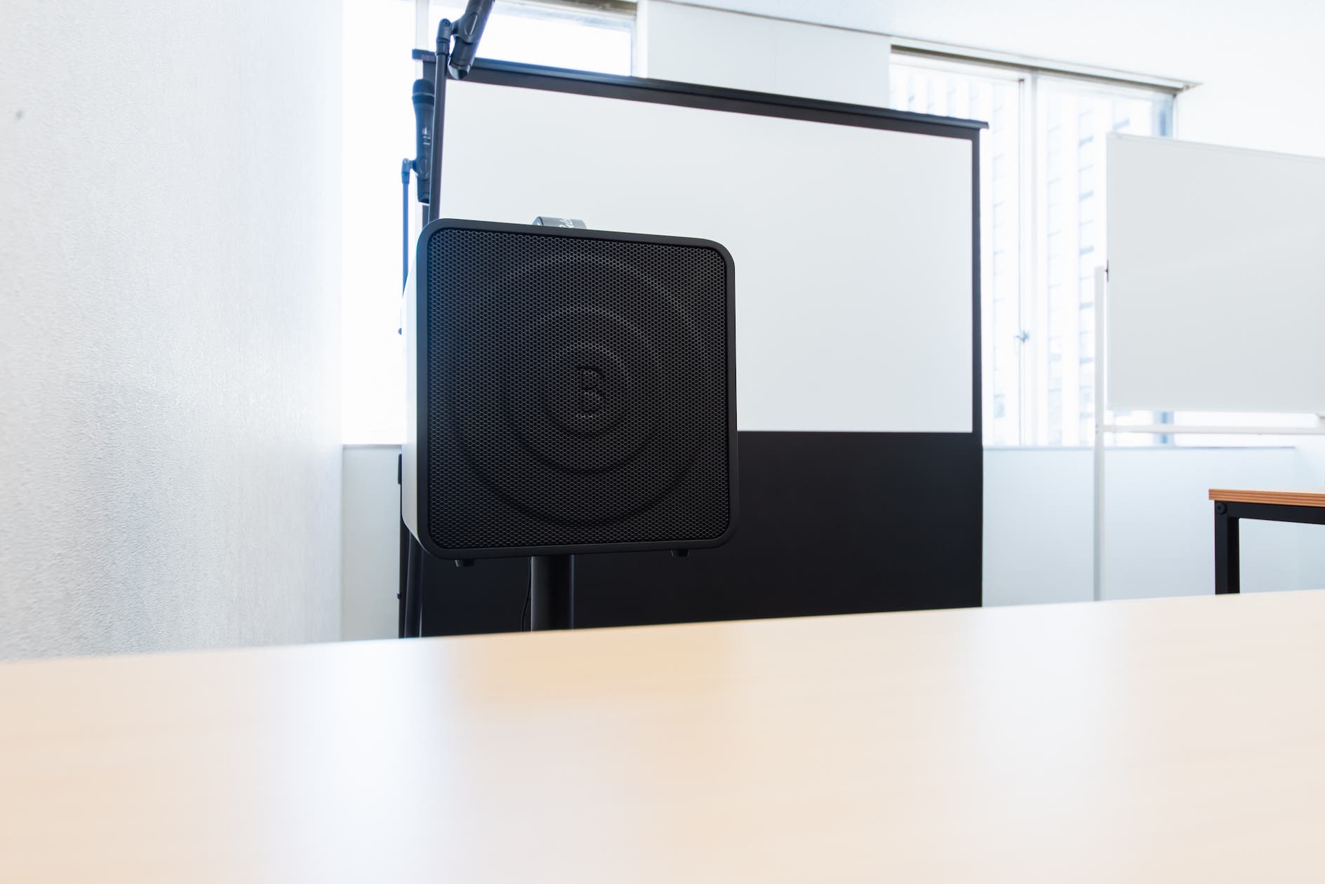 【名古屋の伏見駅徒歩1分】定員36名-モニター含む備品・高速Wi-Fi無料！705会議室の写真10