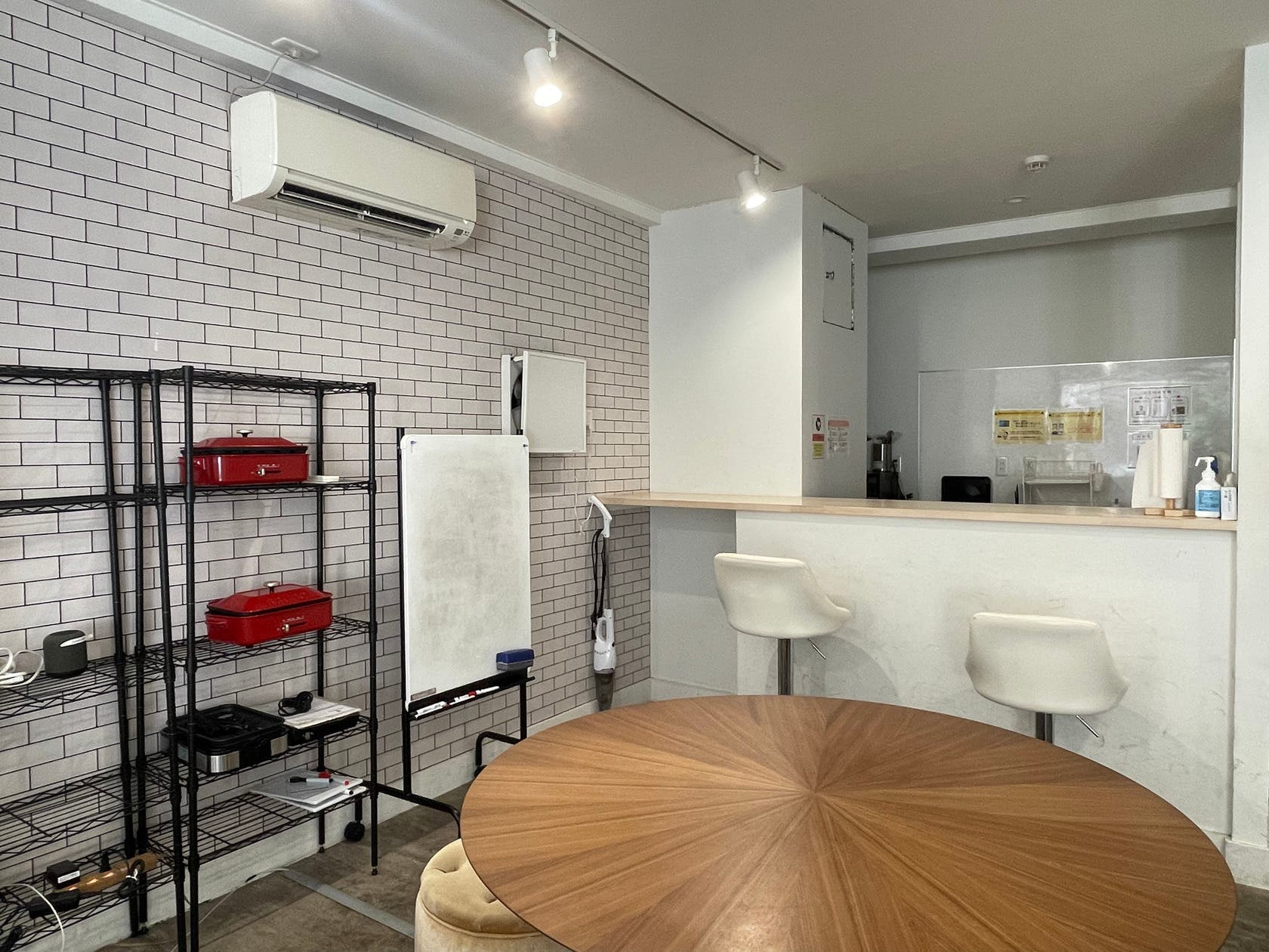 ＜メトロミニッツ金山＞30名✨金山駅徒歩5分🚶‍♀️光回線/55型TV/無料キッチン　パーティー・セミナー・イベント人気👑の写真8