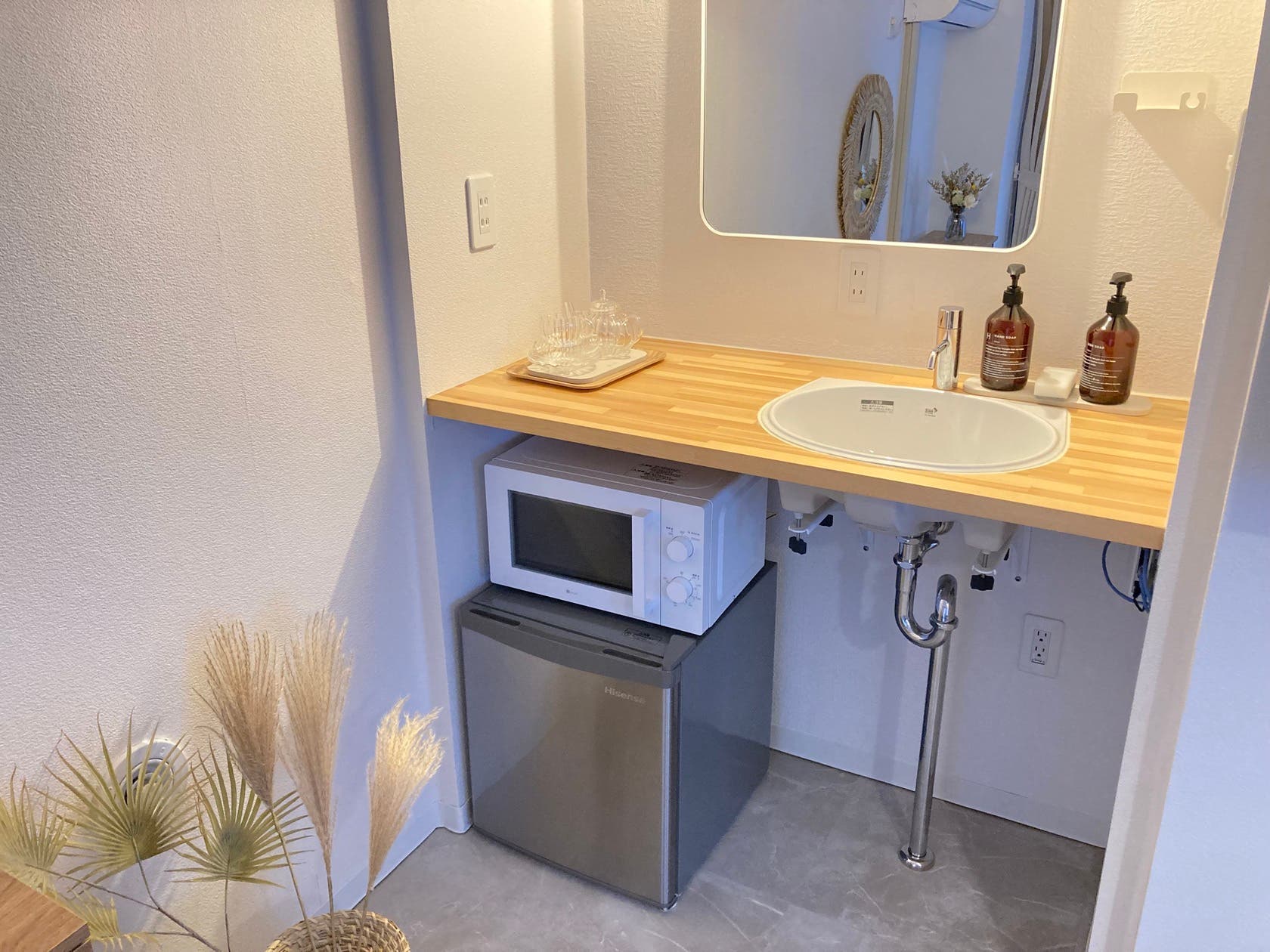 【袋町駅近】✨祝オープン✨リゾート型🌴完全個室プライベートサロン｜リクライニングベッド常設｜ラタンの机・イス｜テレビの写真5