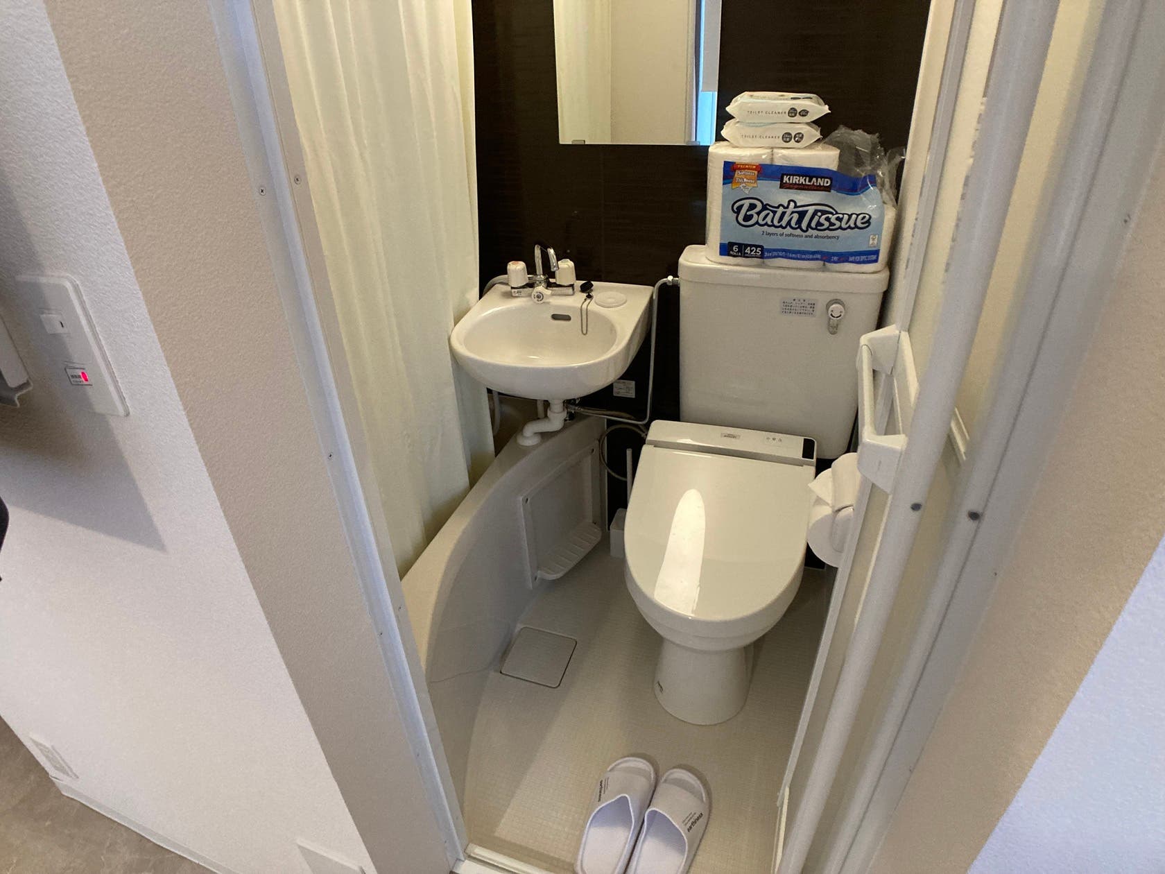 【袋町駅近】✨祝オープン✨リゾート型🌴完全個室プライベートサロン｜リクライニングベッド常設｜ラタンの机・イス｜テレビの写真11