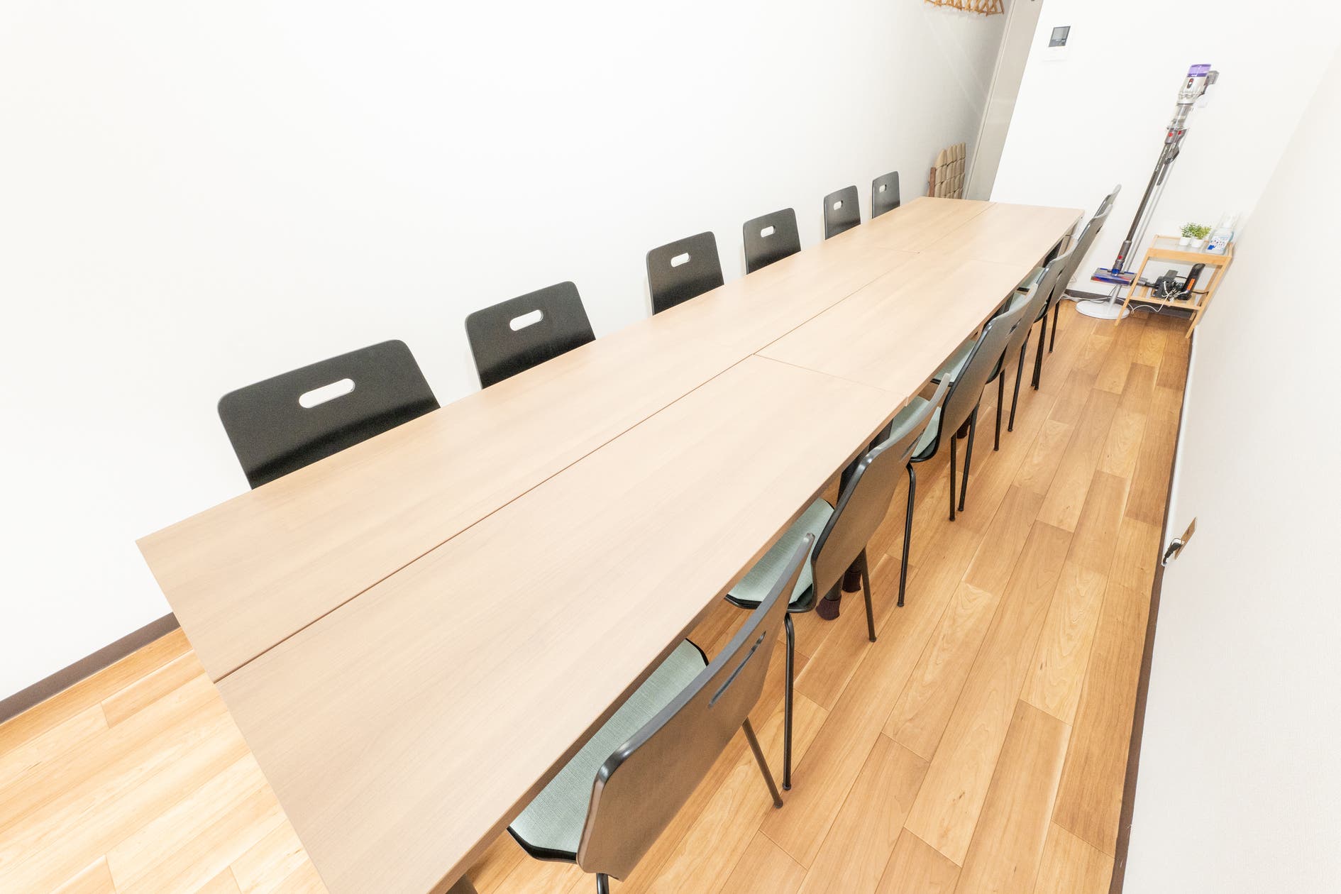 【高田馬場駅2分】12席、光回線高速WiFi、ホワイトボード完備☆1日1回スタッフ完全清掃の会議室の写真20
