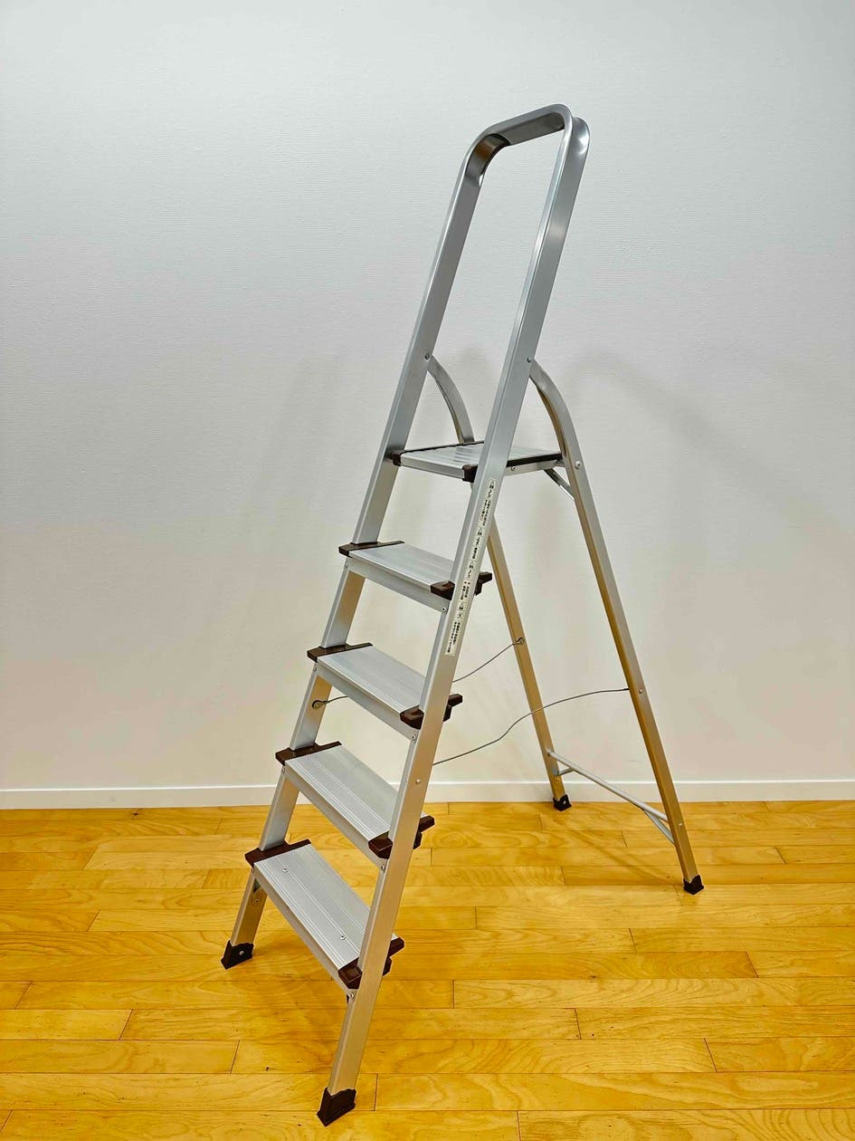 表参道ヒルズ内31㎡【試着室・天吊ハンガーパイプ有】展示会/ポップアップ/イベント対応。白基調&窓2面の並木道に面する開放的空間の写真20