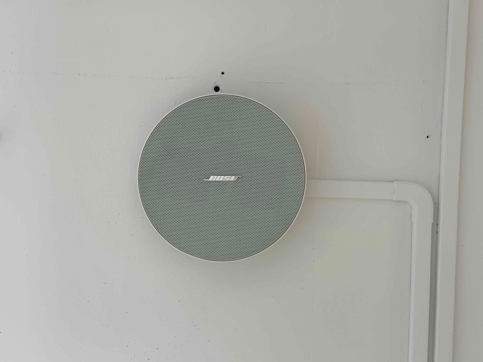 表参道ヒルズ内31㎡【試着室・天吊ハンガーパイプ有】展示会/ポップアップ/イベント対応。白基調&窓2面の並木道に面する開放的空間の写真22