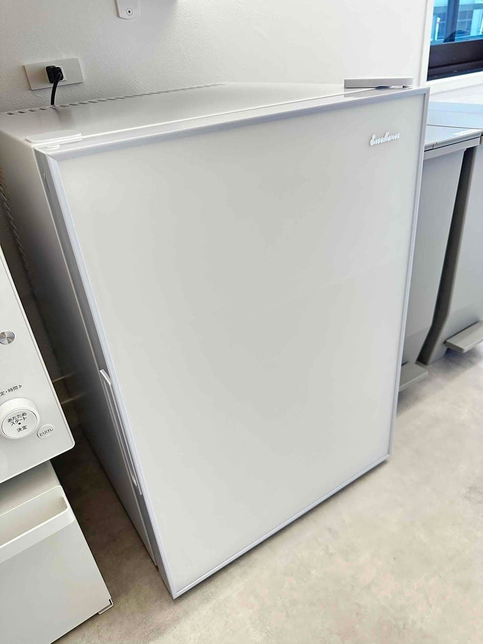 表参道ヒルズ内31㎡【試着室・天吊ハンガーパイプ有】展示会/ポップアップ/イベント対応。白基調&窓2面の並木道に面する開放的空間の写真24