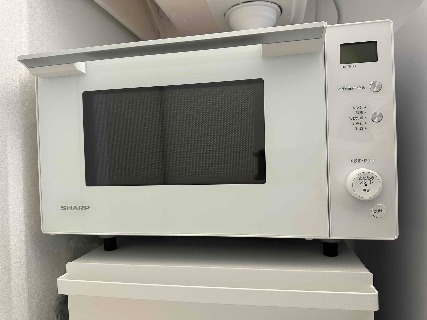 表参道ヒルズ内31㎡【試着室・天吊ハンガーパイプ有】展示会/ポップアップ/イベント対応。白基調&窓2面の並木道に面する開放的空間の写真25