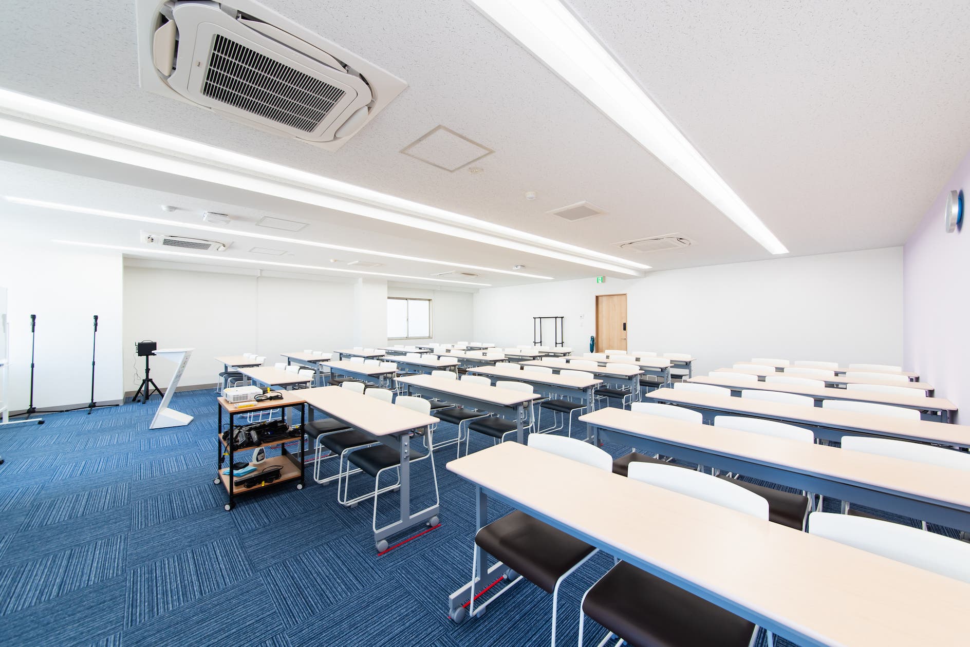 【名古屋の伏見駅徒歩1分】定員72名-モニター含む備品・高速Wi-Fi無料！707会議室の写真4