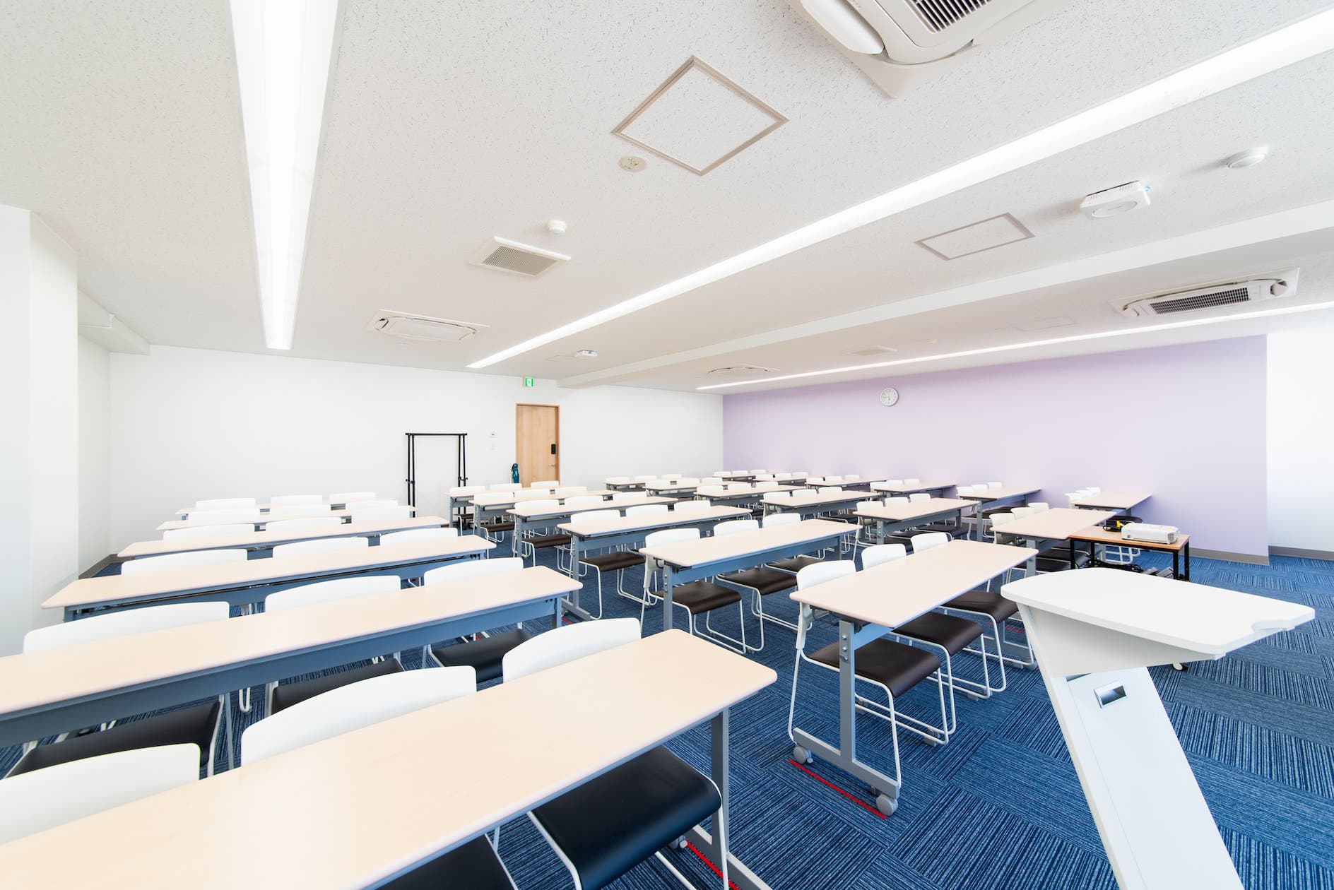 【名古屋の伏見駅徒歩1分】定員72名-モニター含む備品・高速Wi-Fi無料！707会議室の写真5