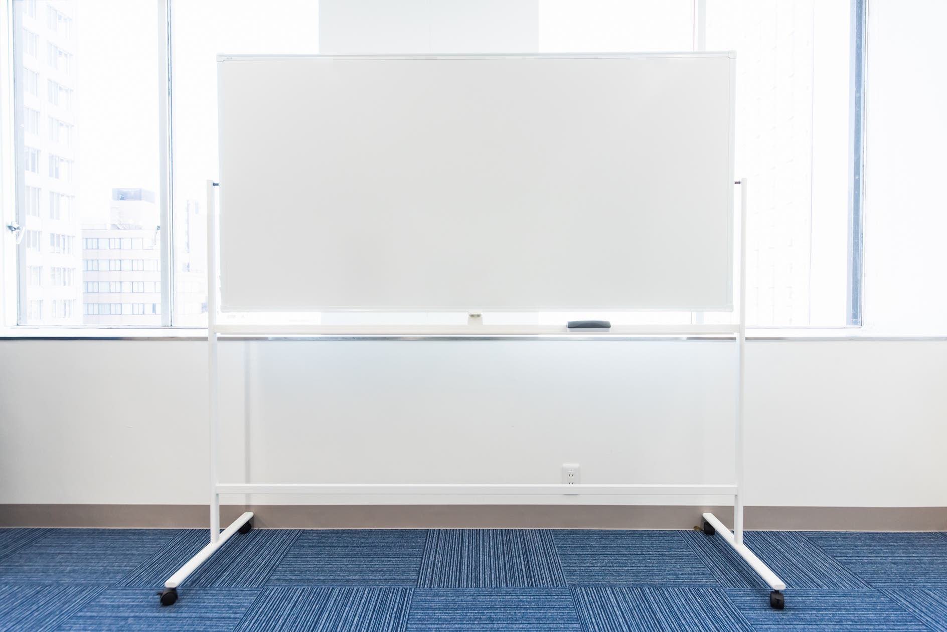 【名古屋の伏見駅徒歩1分】定員72名-モニター含む備品・高速Wi-Fi無料！707会議室の写真11