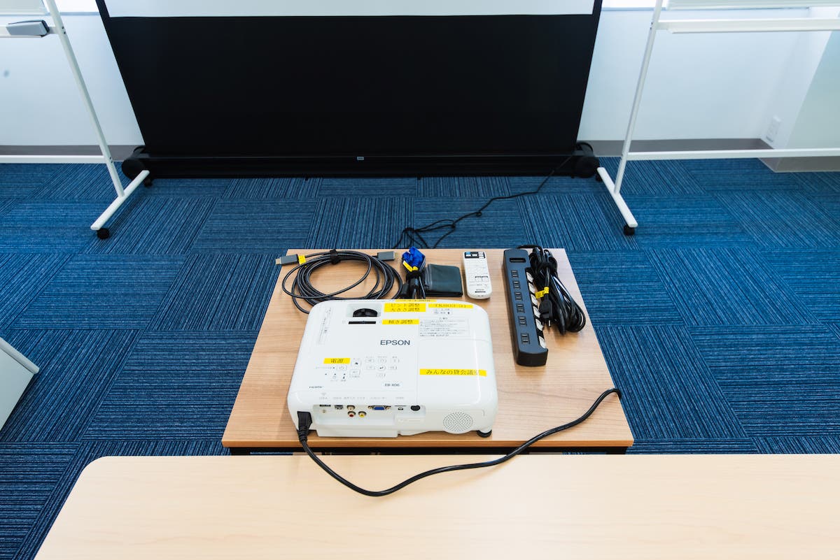 【名古屋の伏見駅徒歩1分】定員54名-モニター含む備品・高速Wi-Fi無料！706会議室の写真8