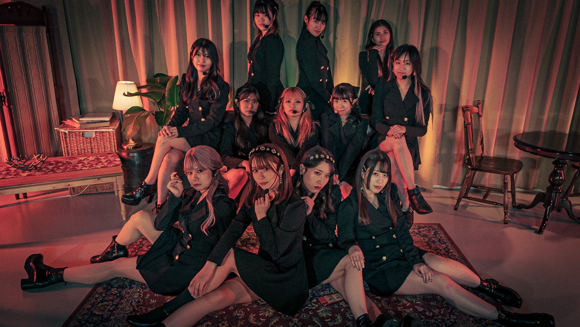 ベストホスト運営✨【目白駅3分】天高5m自然光の入る広い倉庫スタジオ！ダンス練習、窓際・白壁撮影/アンティーク&ビンテージ家具の写真17