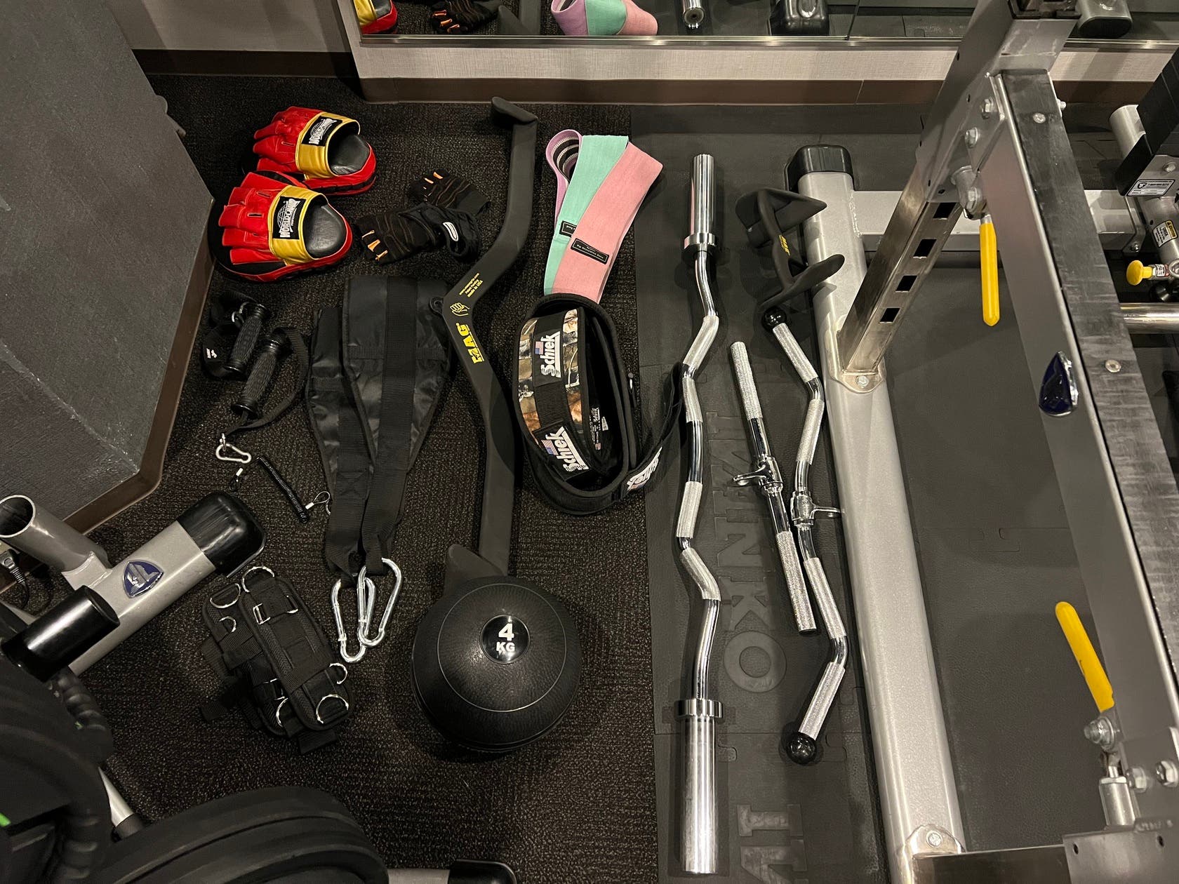 【値下げしました！】【池袋駅1分】おしゃれな内装で器具も充実A室！ウォーターサーバーありのレンタルジム【ルームA】の写真7