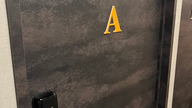 【値下げしました!】【池袋駅1分】おしゃれな内装で器具も充実A室!ウォーターサーバーありのレンタルジム【ルームA】の写真2