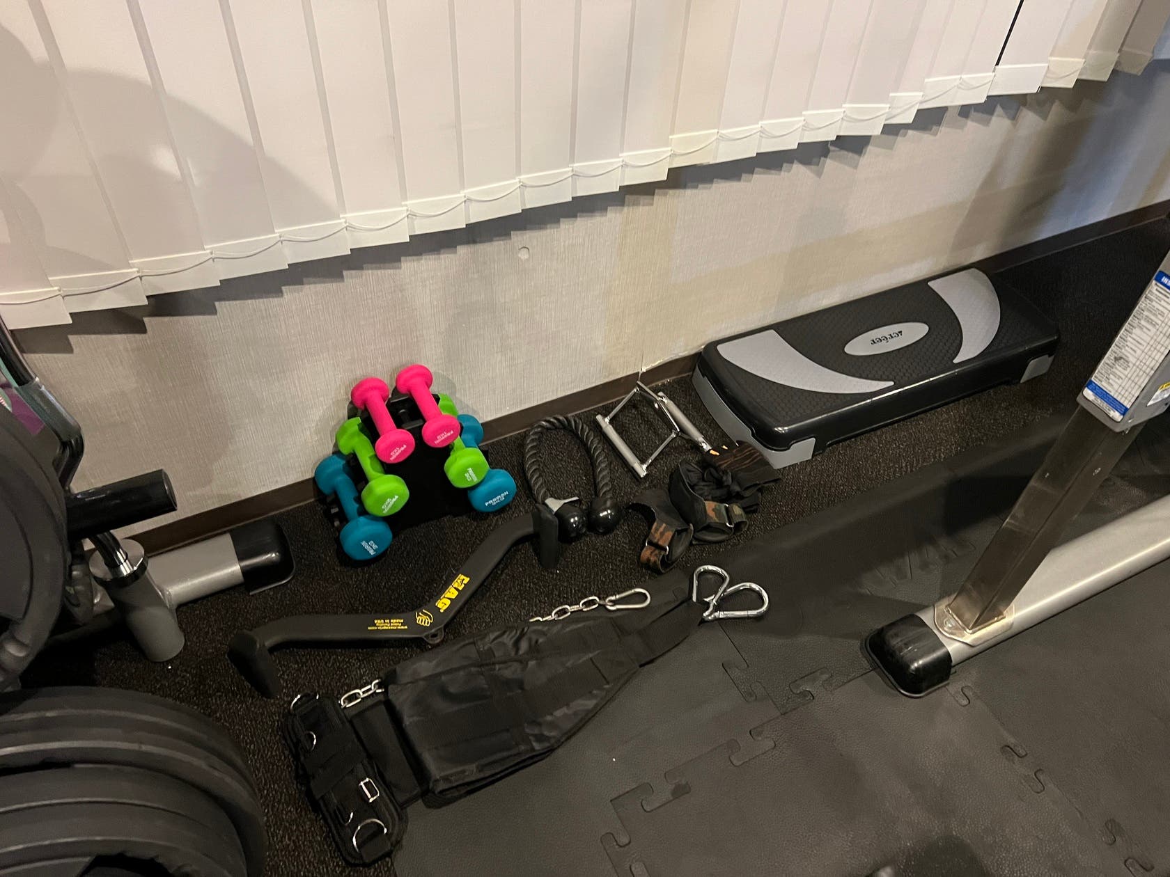 【値下げしました！】【池袋駅1分】おしゃれな内装で器具も充実B室！ウォーターサーバーありのレンタルジム【ルームB】の写真8