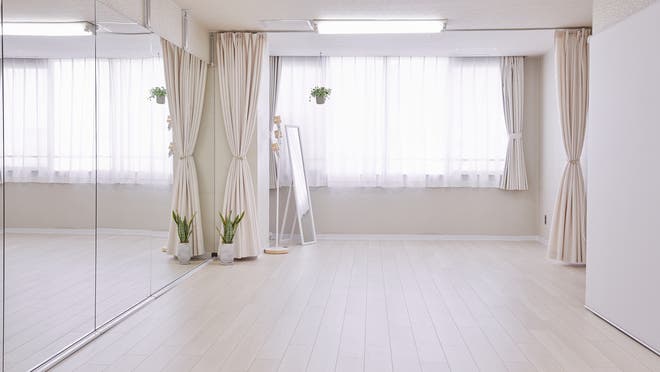 JR・阪神元町駅から徒歩30秒!!🌟長時間割15%OFF🌷大型鏡5.4m✨6~8名✨ダンス・ヨガに!の写真4