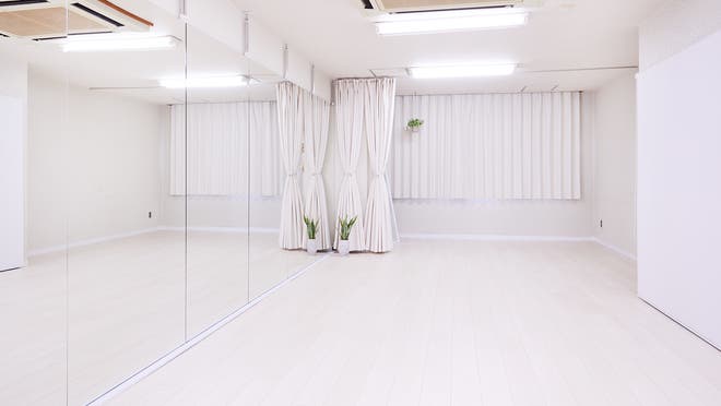 JR・阪神元町駅から徒歩30秒!!🌟長時間割15%OFF🌷大型鏡5.4m✨6~8名✨ダンス・ヨガに!の写真7