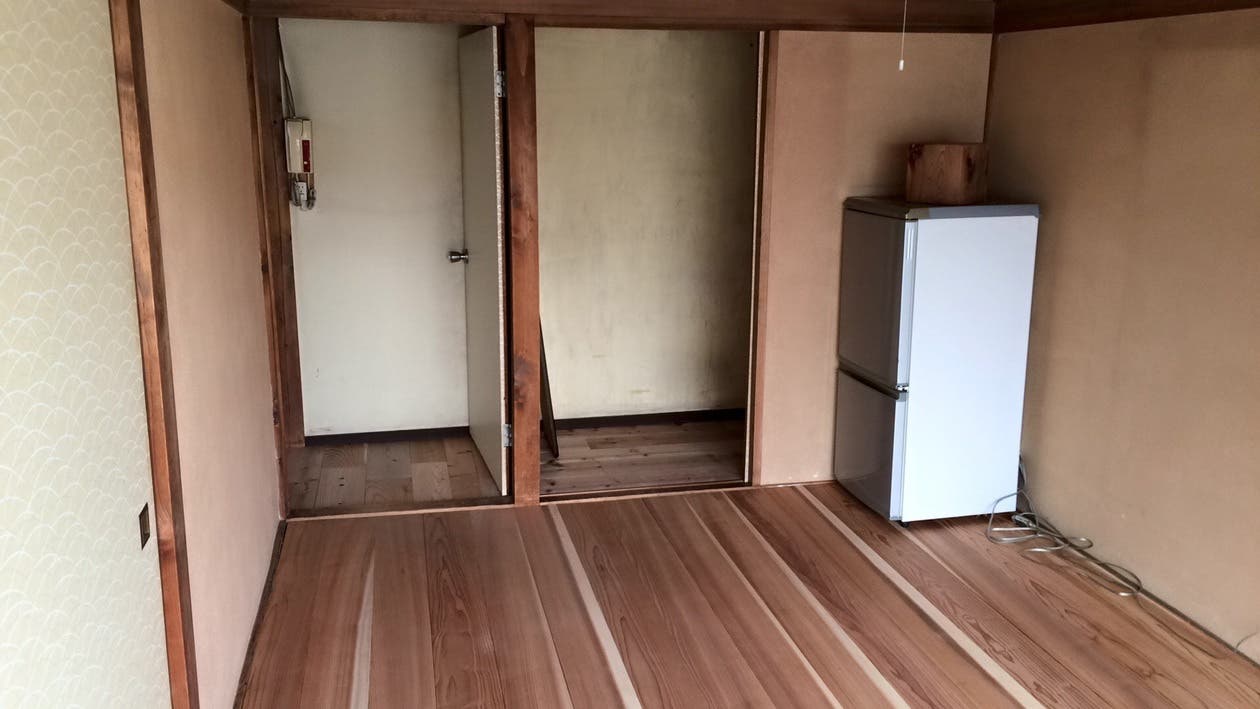 6畳・西荻窪　レンタルスペース　三つ枝商店2F　ゆっくりどう　／　西荻窪　レンタルスペース　無垢フローリング（杉）の写真2