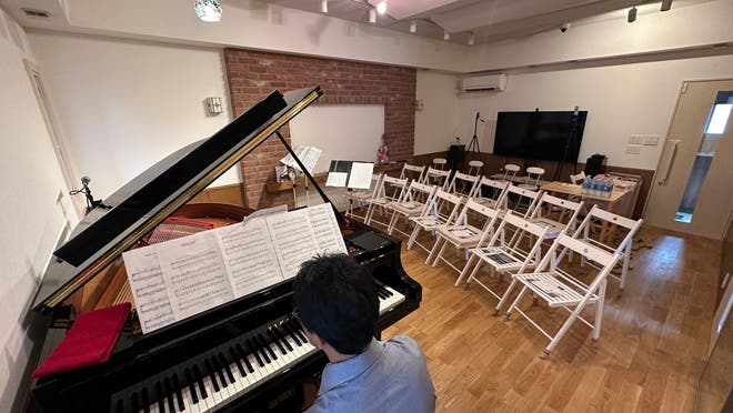 横浜駅から京急2分の駅前! グランドピアノ付ミニ音楽ホール・音楽スタジオ(会議利用可)の写真3