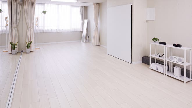 JR・阪神元町駅から徒歩30秒!!🌟長時間割15%OFF🌷大型鏡5.4m✨6~8名✨ダンス・ヨガに!の写真3