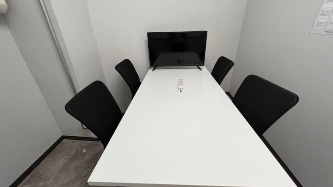 【原宿駅竹下口徒歩1分!】4名会議室(RoomA)の写真2