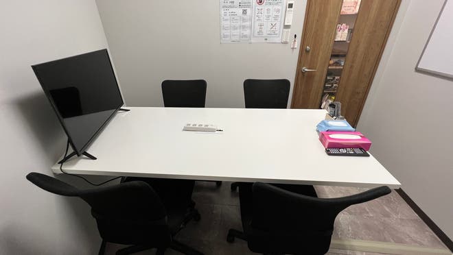 【原宿駅竹下口徒歩1分!】4名会議室(RoomA)の写真3