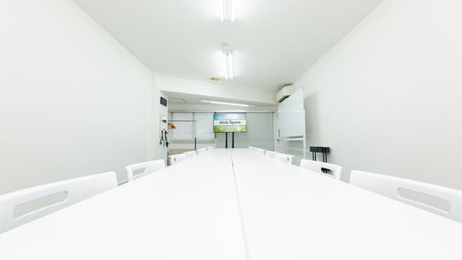 【新宿駅5分】16席、光回線高速WiFi、モニター・ホワイトボード完備☆1日1回スタッフ完全清掃の会議室の写真6