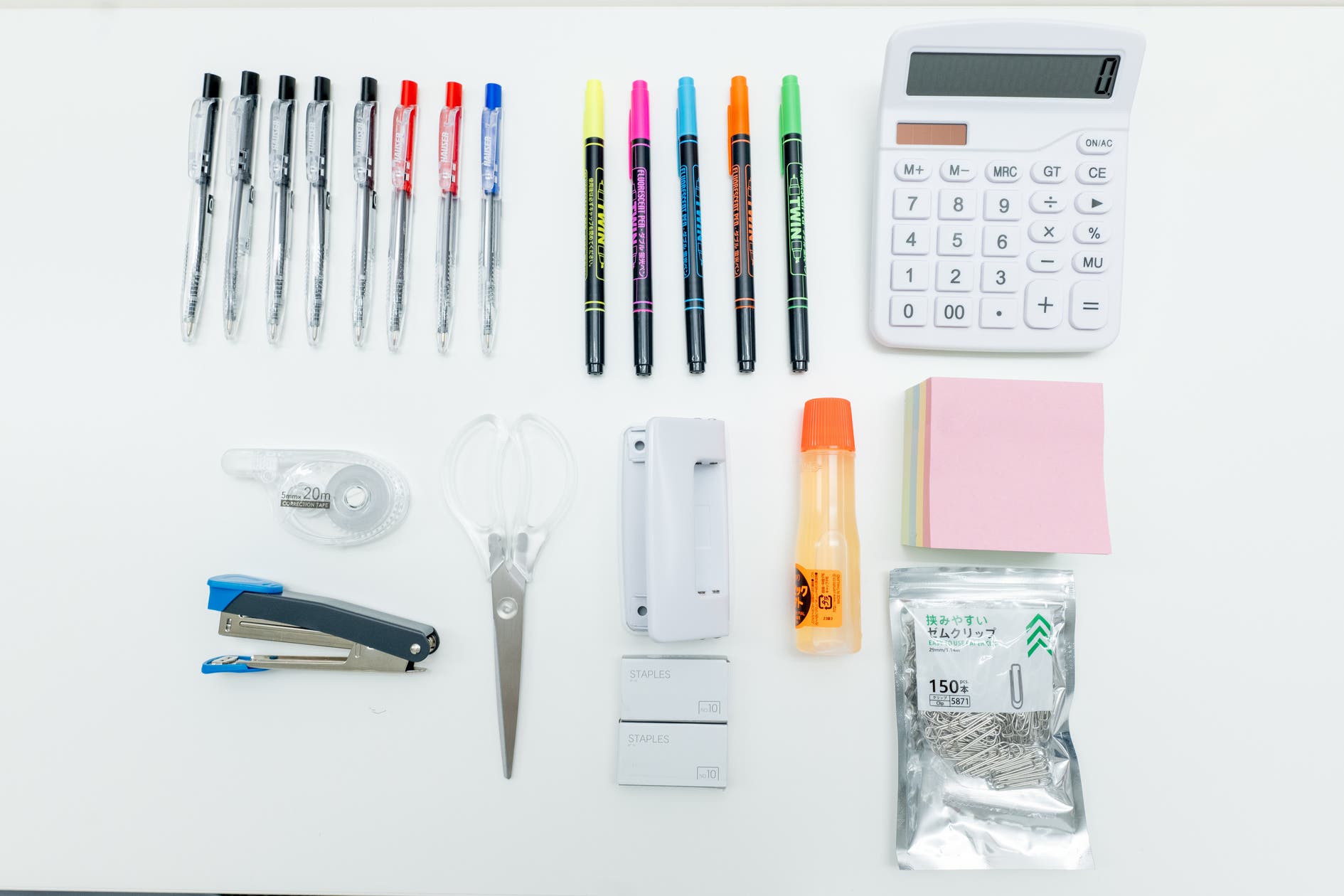 【新宿駅5分】16席、光回線高速WiFi、モニター・ホワイトボード完備☆1日1回スタッフ完全清掃の会議室の写真12