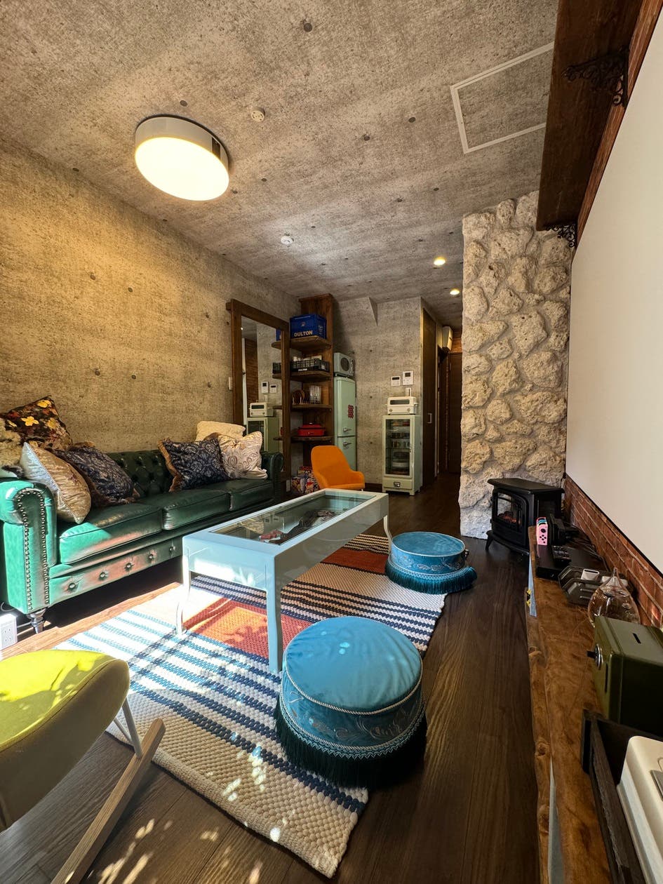 最速Switch２マリオカートワールド導入⭐️ 超築浅物件のおしゃれ空間で24時間利用可能！関西唯一カラオケが出来るスペース🌟の写真1