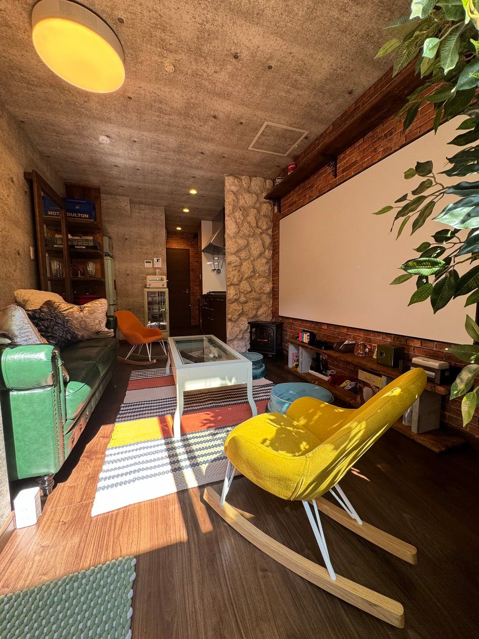 最速Switch２マリオカートワールド導入⭐️ 超築浅物件のおしゃれ空間で24時間利用可能！関西唯一カラオケが出来るスペース🌟の写真3