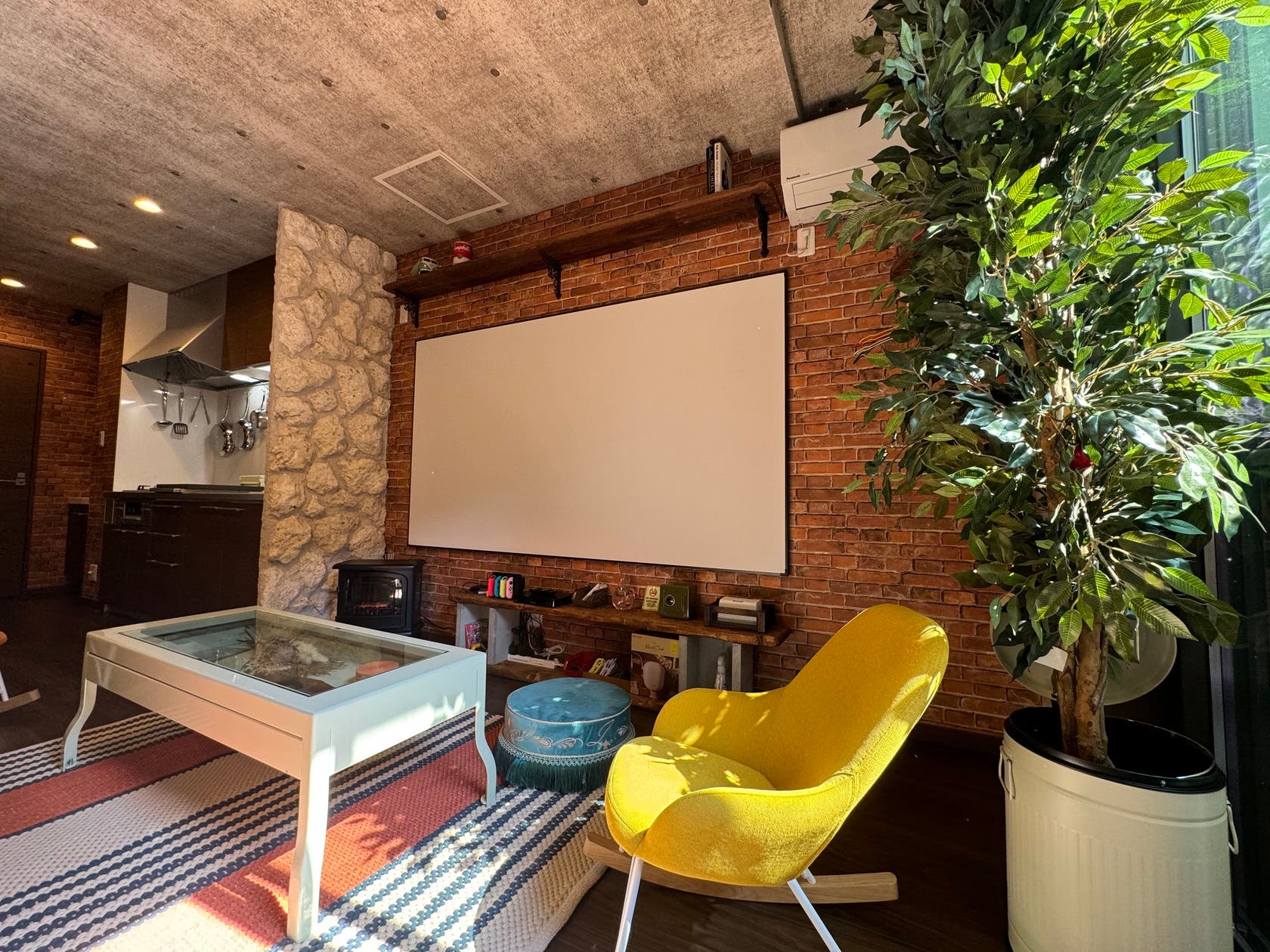 最速Switch２マリオカートワールド導入⭐️ 超築浅物件のおしゃれ空間で24時間利用可能！関西唯一カラオケが出来るスペース🌟の写真4