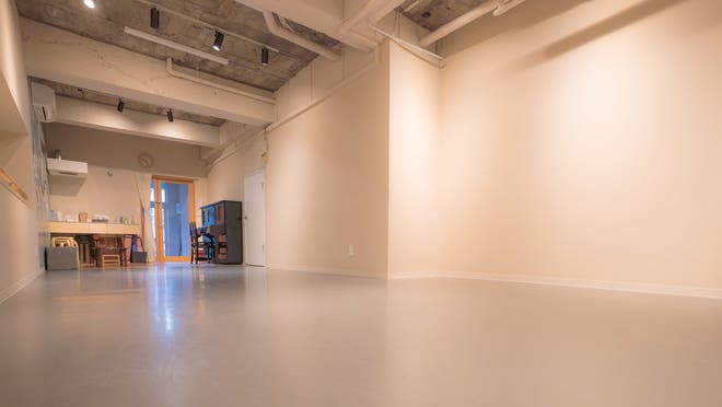 少人数利用に!自主練に!リノリウム床で集中できるダンススタジオの写真1