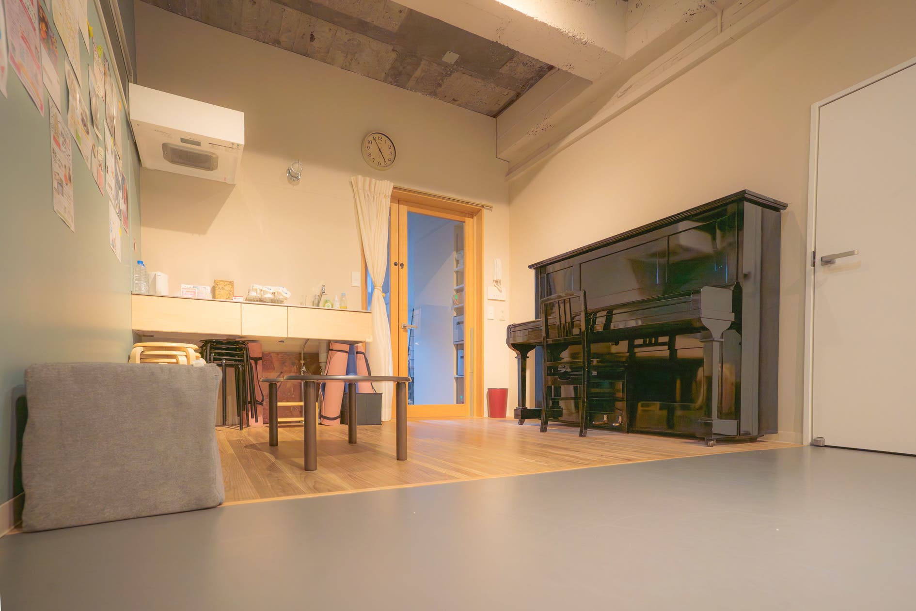 少人数利用に！自主練に！リノリウム床で集中できるダンススタジオの写真4