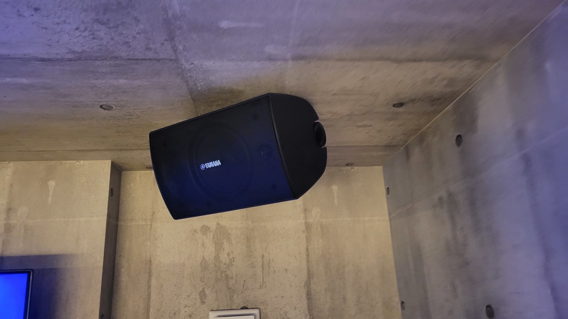 オシャレなカフェ風の広々した空間。推し会/推し活•女子会•料理教室•会議•撮影•映画鑑賞など様々な用途向けレンタルスペースです。の写真7