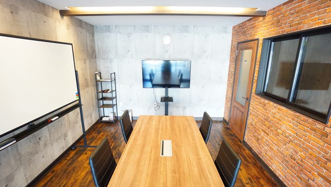 <The KARIROOM A>5名収容会議室💺光回線Wi-Fi📶会議/打ち合わせ/商談/リモートワークの写真2