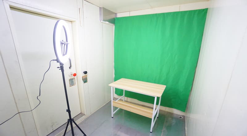 ＜The KARIROOM B＞3名収容撮影スペース📸背景布🟩リングライト💡防音🔈撮影/動画撮影/YouTube