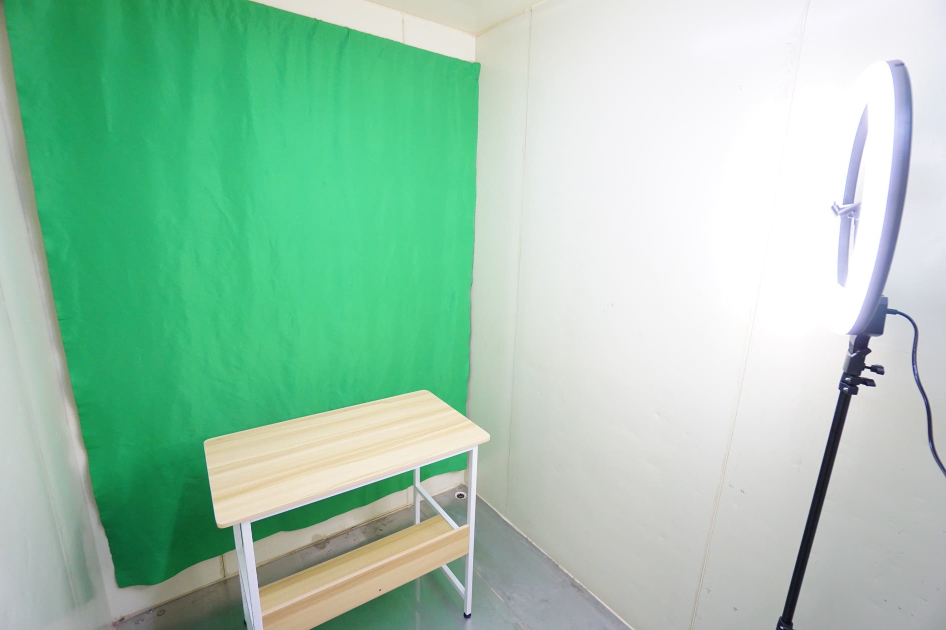 ＜The KARIROOM B＞3名収容撮影スペース📸背景布🟩リングライト💡防音🔈撮影/動画撮影/YouTubeの写真7