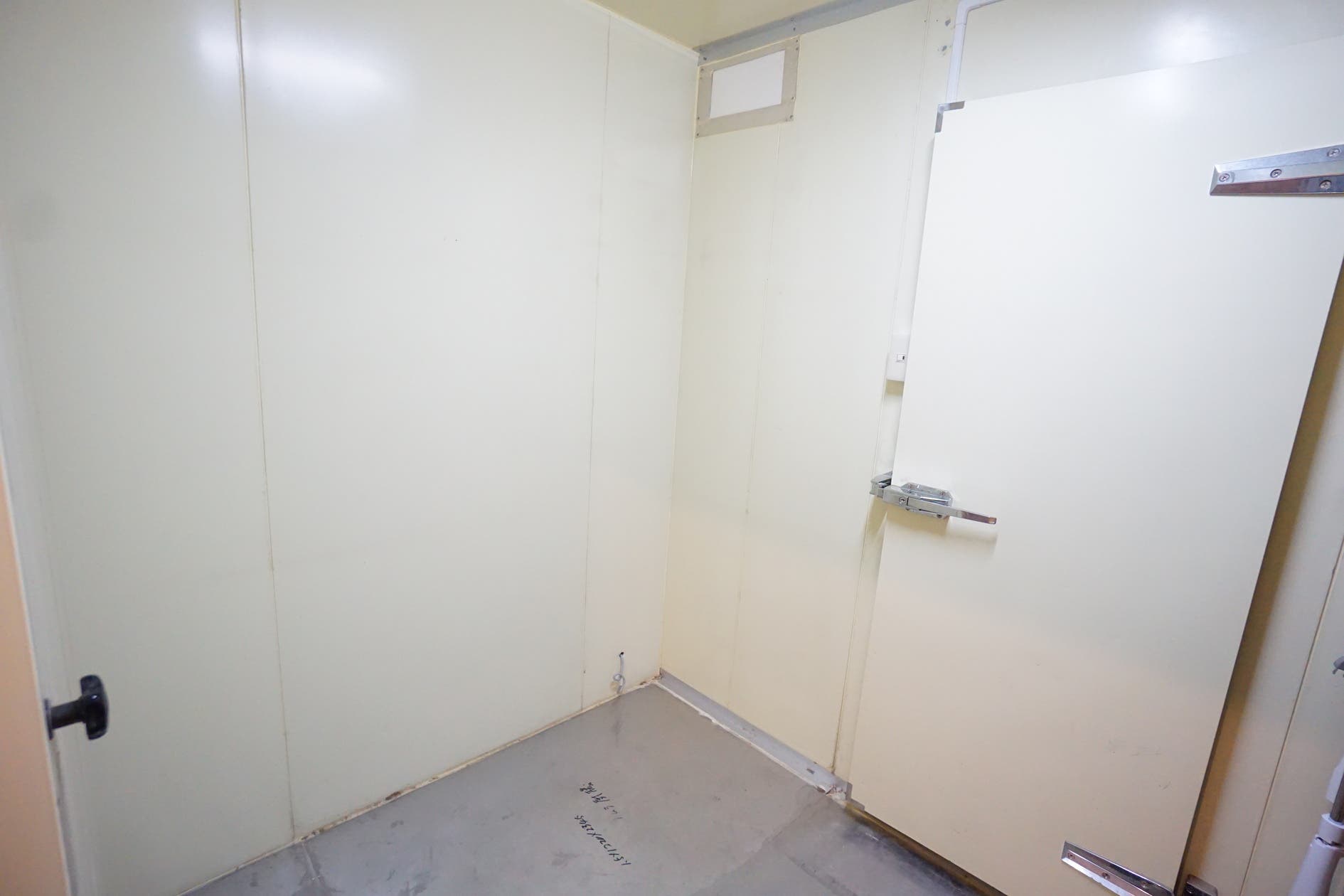 ＜The KARIROOM B＞3名収容撮影スペース📸背景布🟩リングライト💡防音🔈撮影/動画撮影/YouTubeの写真11