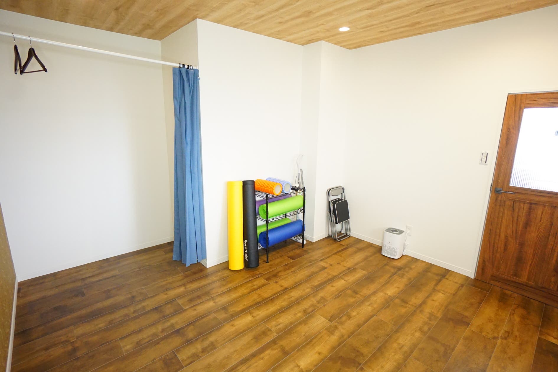 ＜The KARIROOM C＞2名収容ヨガスペース🧘‍♀️ヨガマット/着替えスペース👚ヨガ/ピラティス/レッスンの写真4