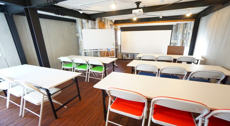 ＜The KARIROOM E＞15名収容セミナールーム💺光回線Wi-Fi📶プロジェクター🎥セミナー/説明会/講義