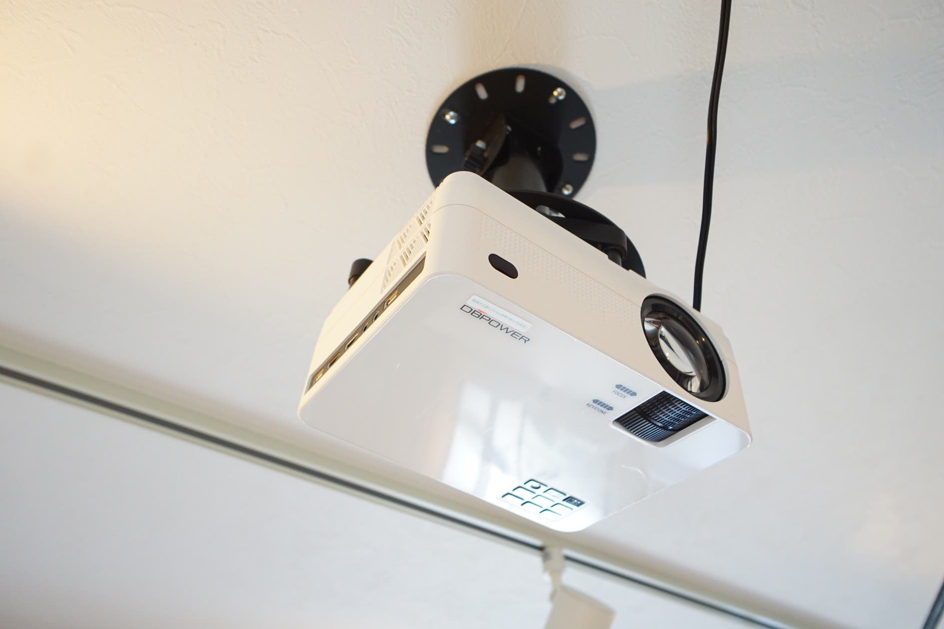 ＜The KARIROOM E＞15名収容セミナールーム💺光回線Wi-Fi📶プロジェクター🎥セミナー/説明会/講義の写真8