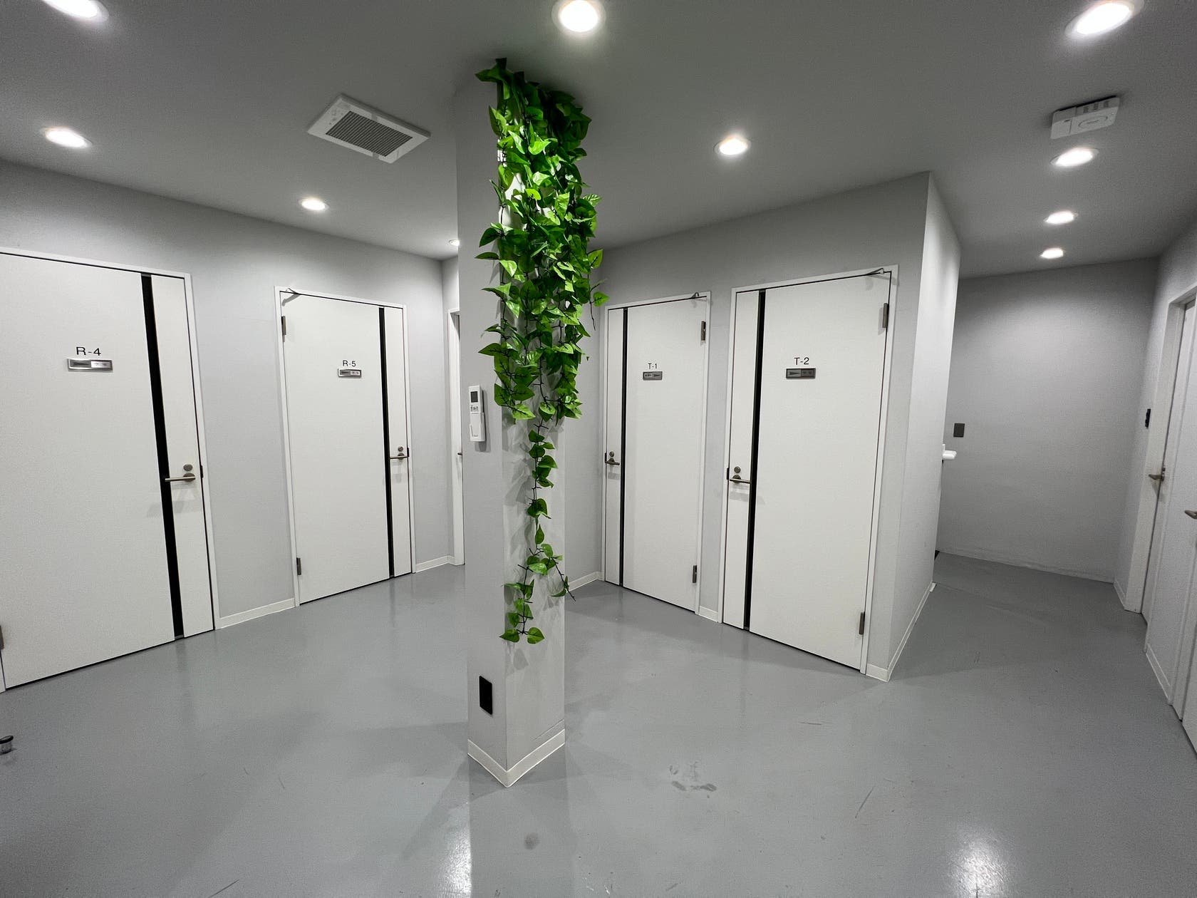 【1時間880円！】白金高輪駅から徒歩5分｜モニター・フリードリンク付き完全個室型1名個室【R-4】の写真6