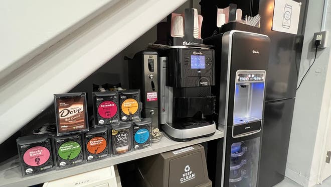 【1時間880円!】白金高輪駅から徒歩5分|モニター・フリードリンク付き完全個室型1名個室【R-5】の写真6