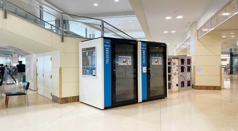 【テレキューブ】函館空港の個室型ワークブース（192-02）です。視線と音を遮る、プライベートな集中環境。