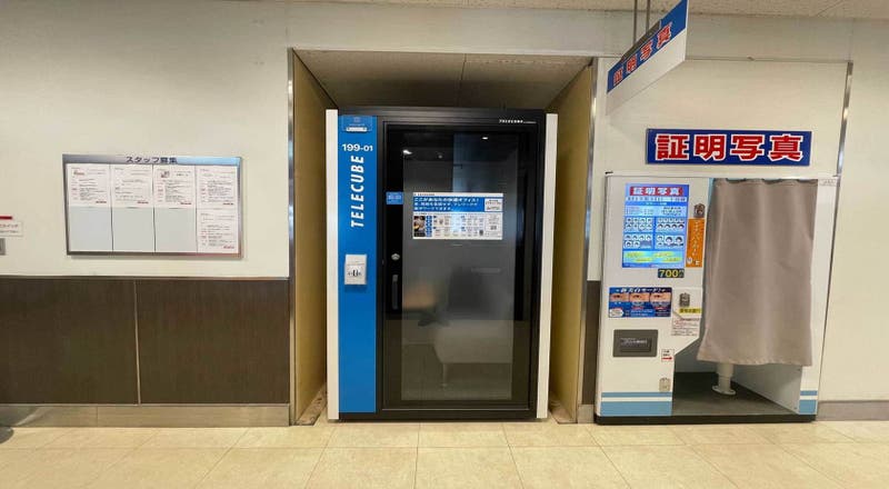 【テレキューブ】プリコ西明石の個室型ワークブース（199-01）です。視線と音を遮る、プライベートな集中環境。
